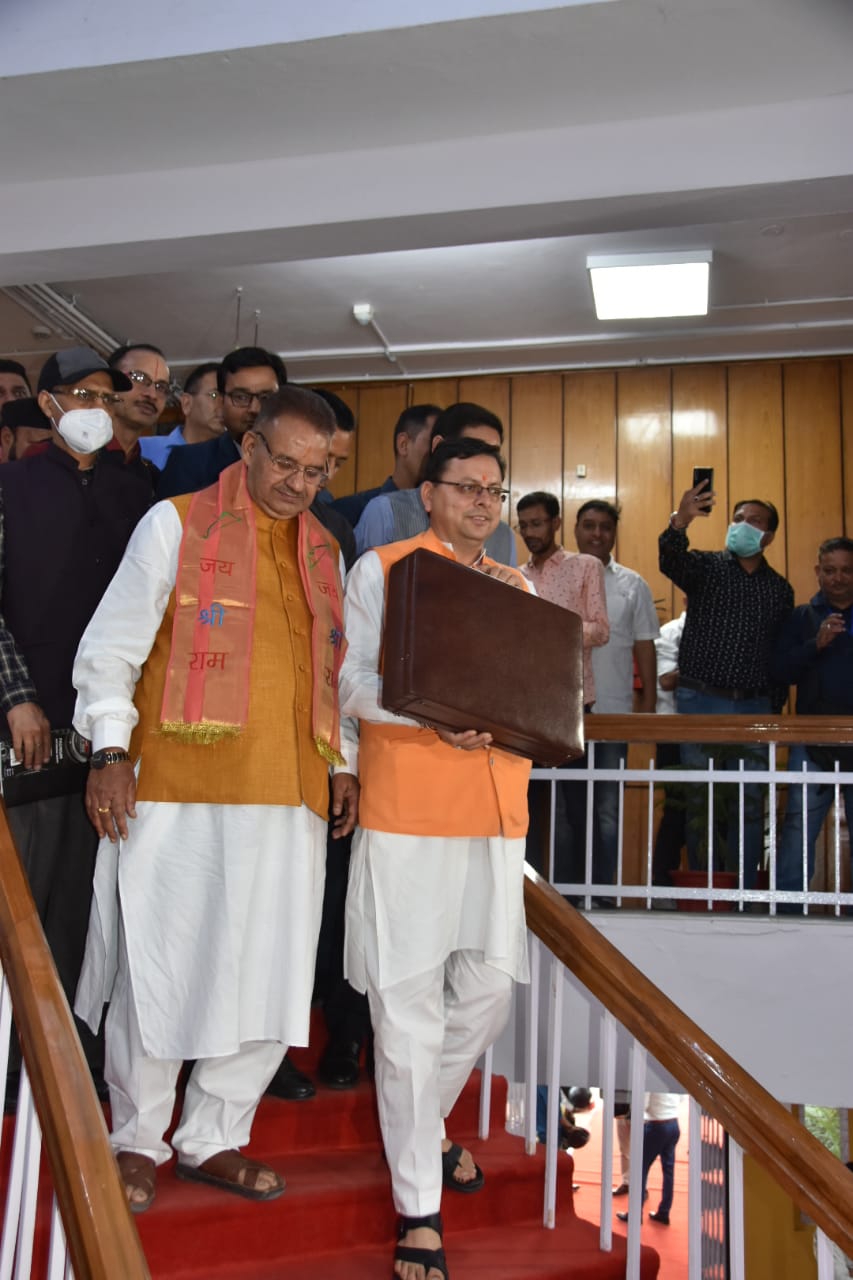 मुख्यमंत्री ने प्रस्तुत किया लेखानुदान, सदन कल सुबह 11 बजे तक के लिए ...